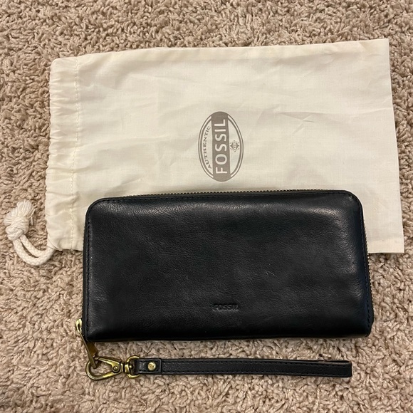 Fossil | Bags | Authentic Fossil Logan Leather Zip Around Wristlet ...